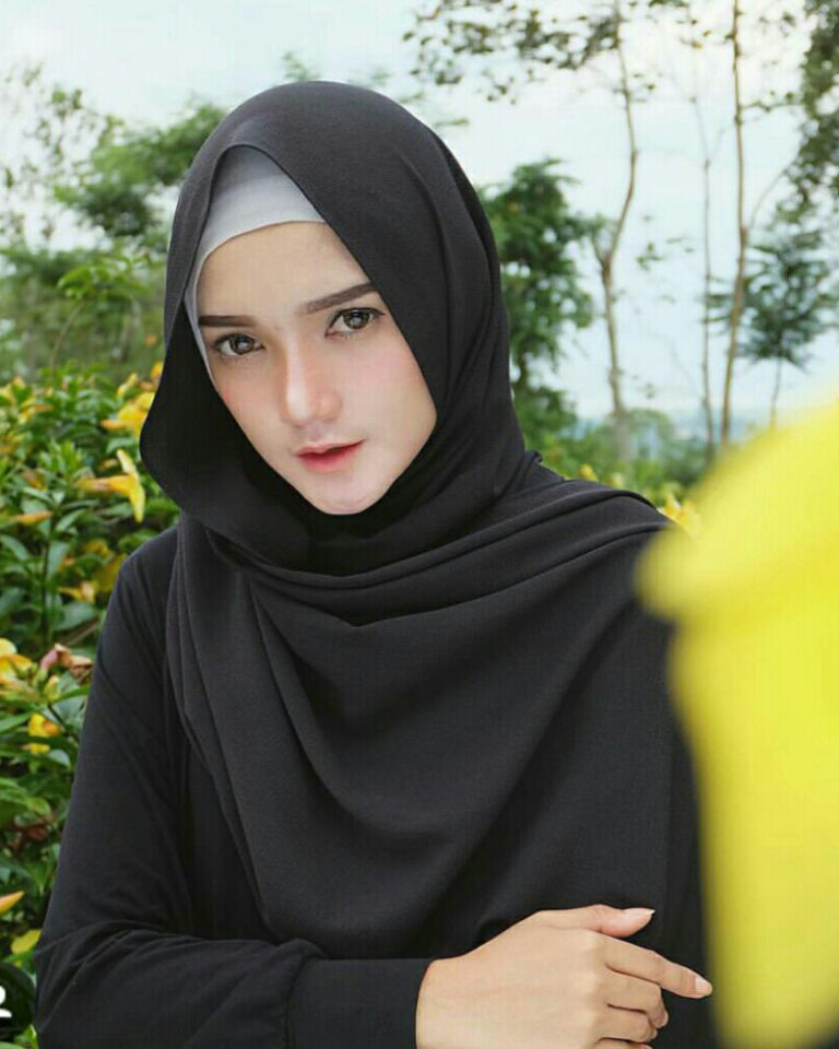 Mengenal Hijaber Cantik Instagram Reista Putri Dari Garut Dzargon