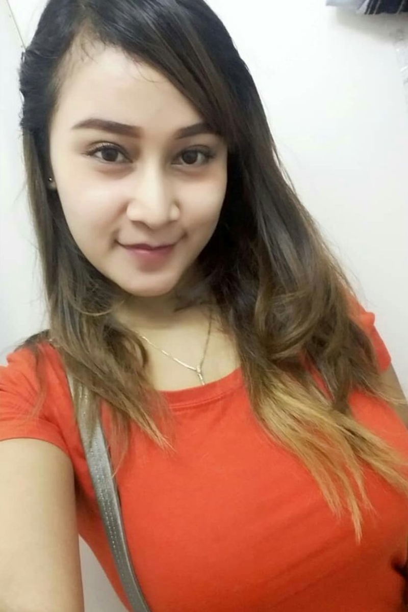 7 Cara Membuat Foto Selfie Wanita Menarik Perhatian Pria - Dzargon