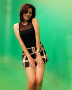 Intip Seksi-nya Paha Mulus Yeyen Lidya - Dzargon