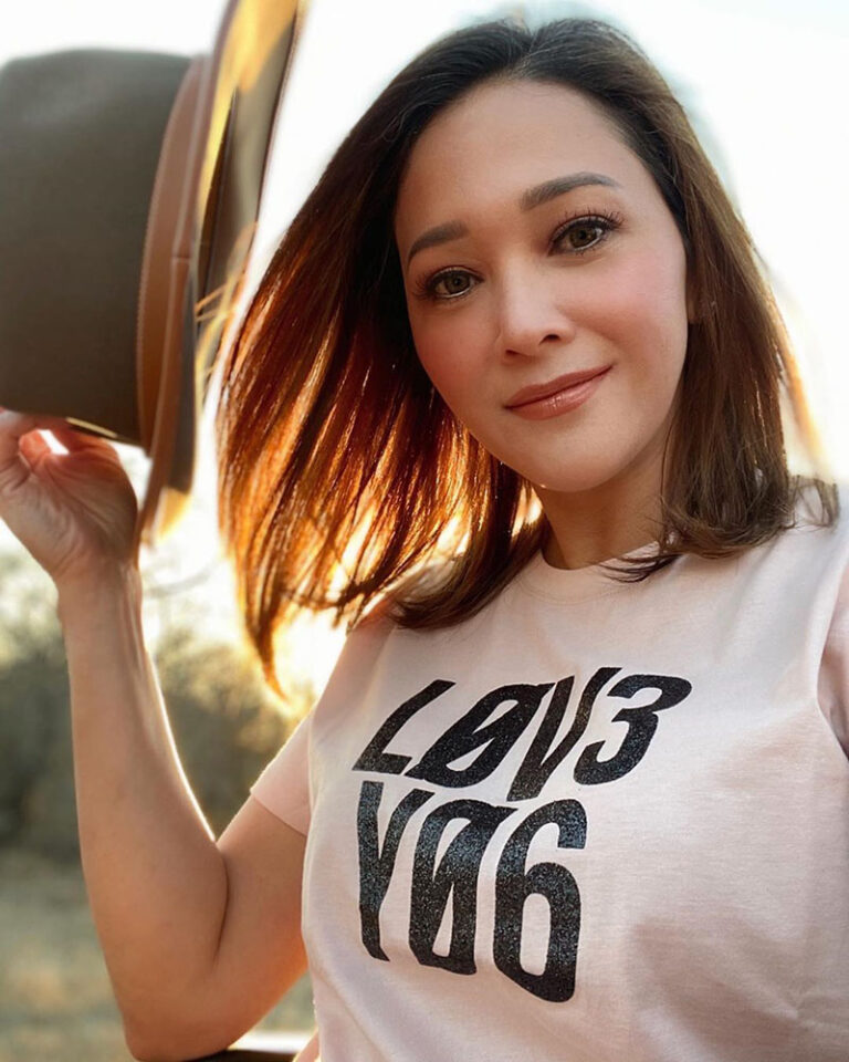 7 Artis Cantik yang berdarah Surabaya - Dzargon