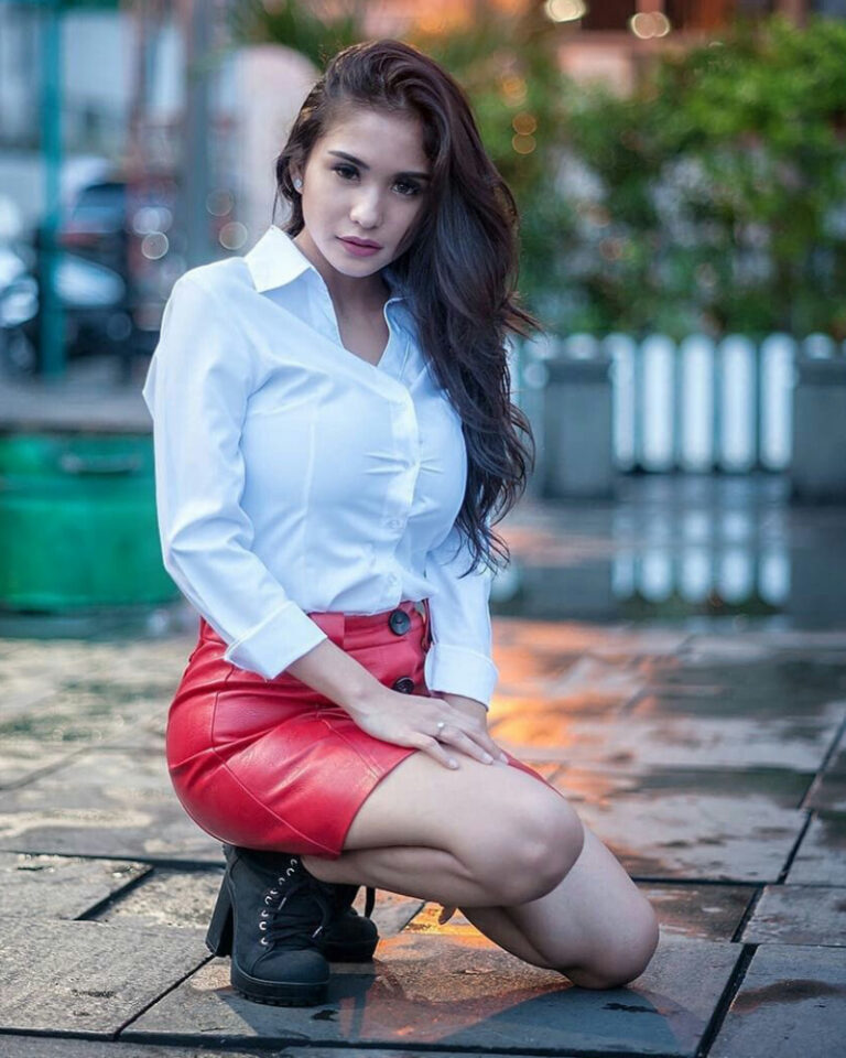 10 Cewek IGO yang Menjadi Model Terseksi Majalah Popular - Dzargon