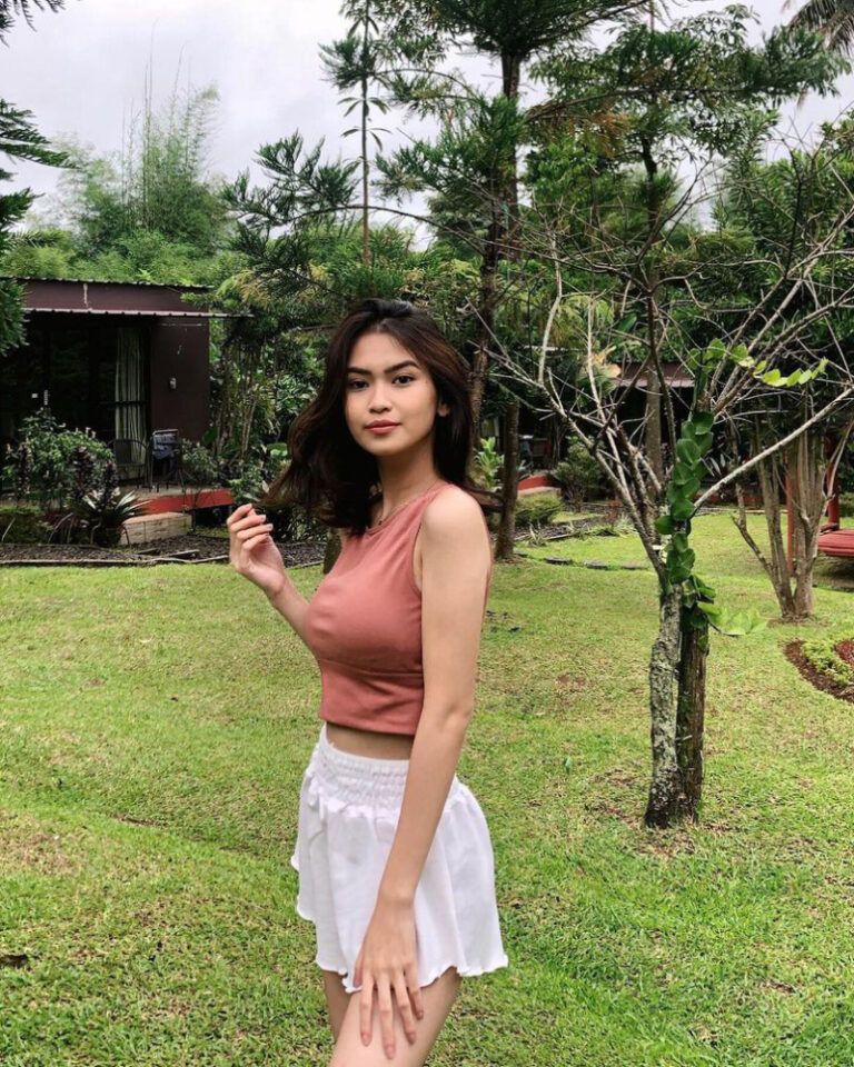 IGO Narsis di Halaman Rumah - OOTD Tanktop Crop Top dan Celana Gemes ...