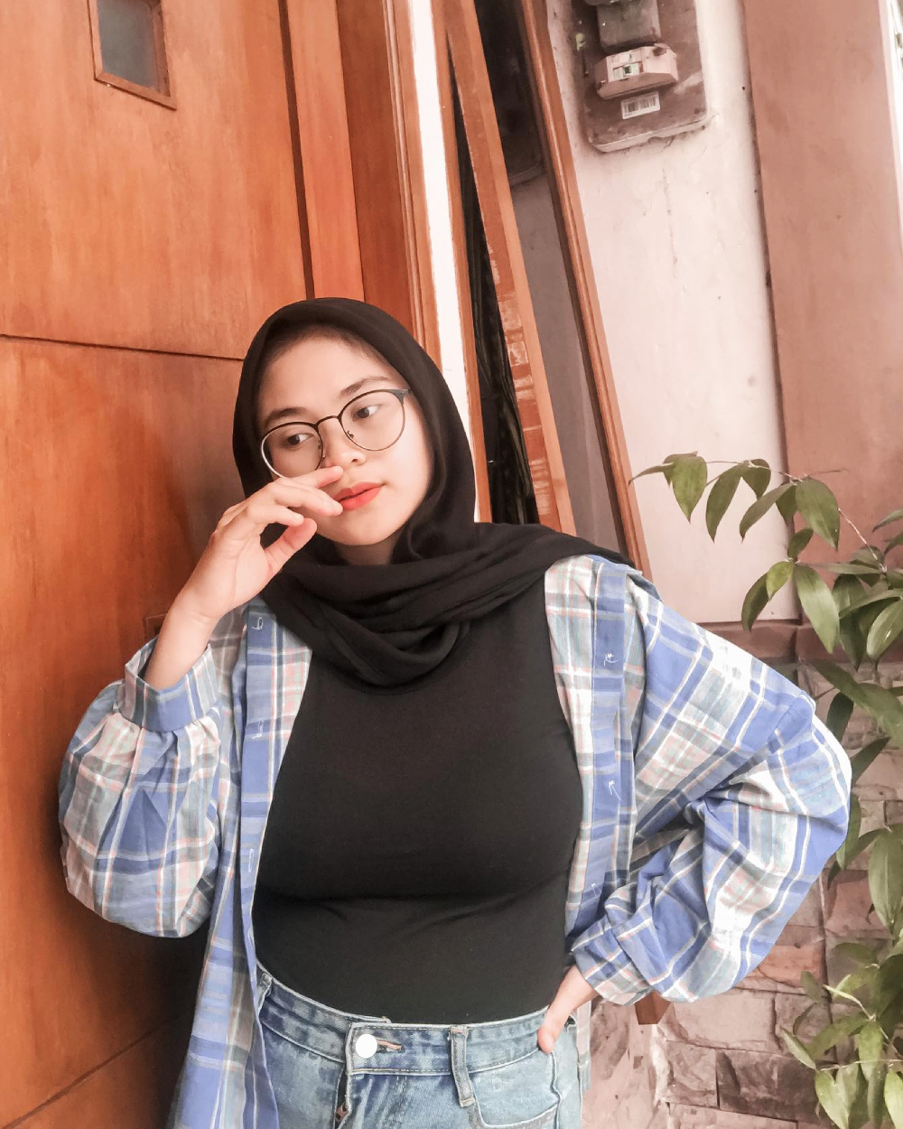 Beranikah Anda Menegur Cewek Baju Ketat tapi Pakai Kerudung - Dzargon