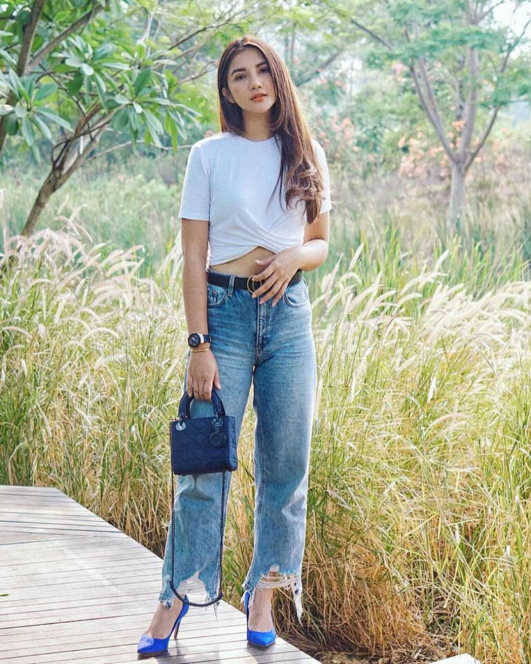 Jenis Pakaian yang Membuat Wanita Merasa Seksi - Sudut Pandang Wanita - Dzargon