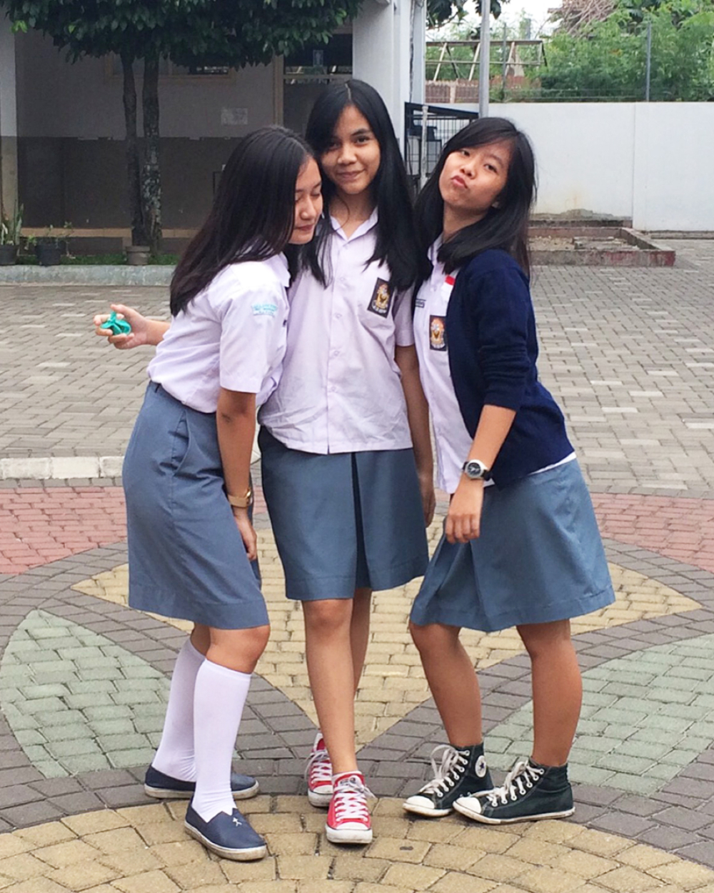 Gaya Seragam Siswi SMA yang Gaul tapi Tetap Ikuti Aturan Sekolah - Dzargon