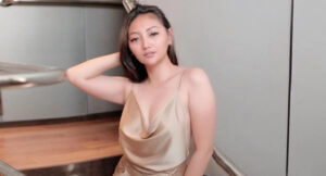 Biodata Sassha Carissa - Cewek Seksi Presenter Acara Malam Jumat - Dzargon