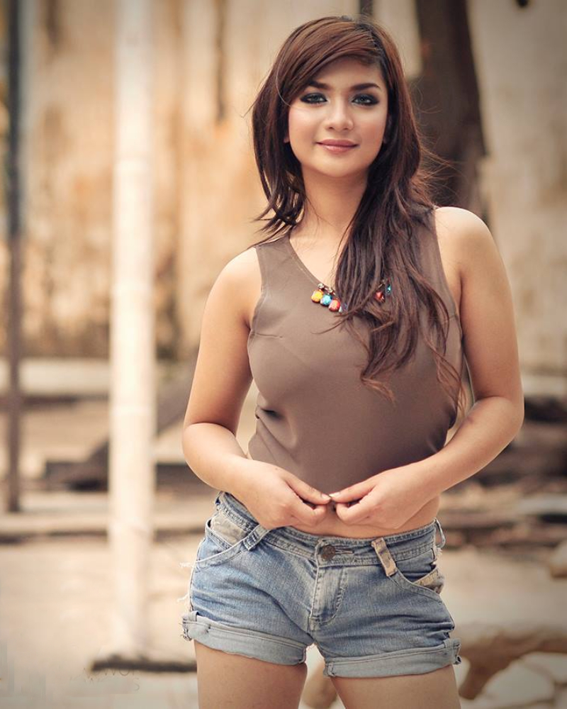 Biodata Siva Aprilia - Model dan Disk Jockey seksi yang Super Hot - Dzargon
