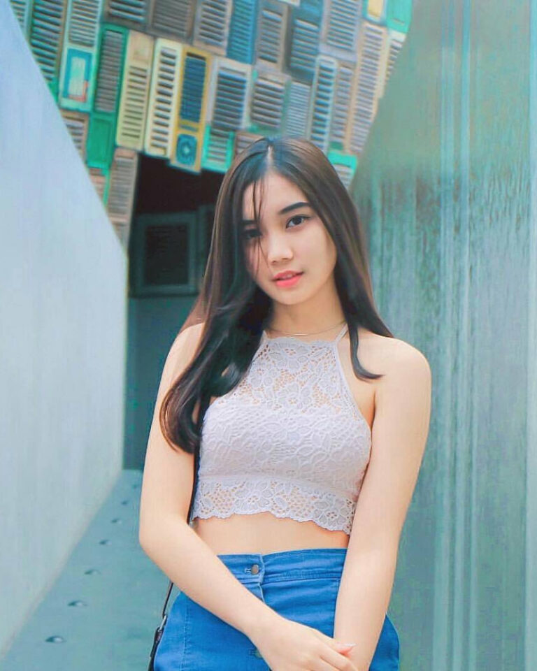 Fungsi Tank Top Bagi Fashion Style Sista Dzargon