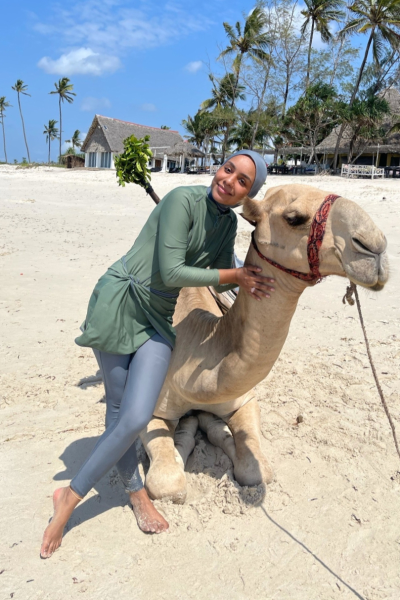 Outfit Hijab Renang dengan Burkini - Dzargon