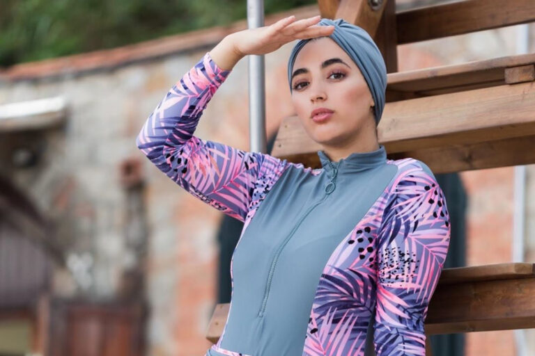 Outfit Hijab Renang dengan Burkini - Dzargon