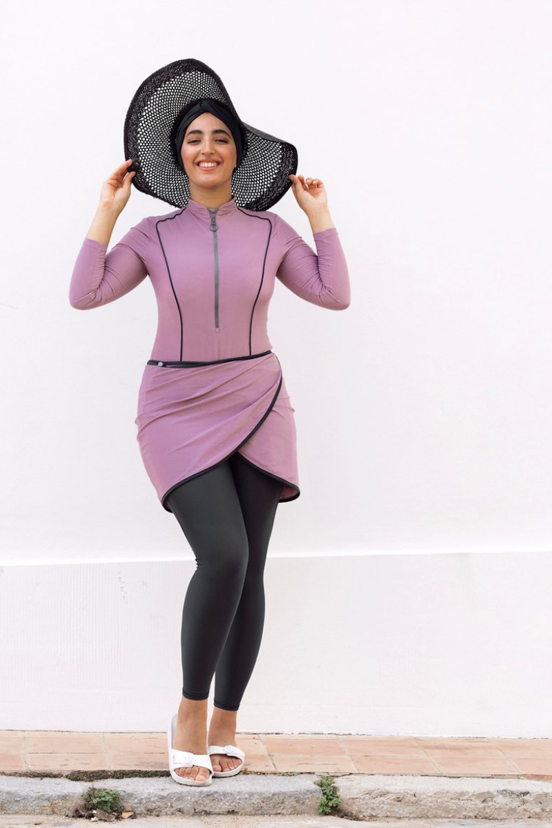Outfit Hijab Renang dengan Burkini - Dzargon