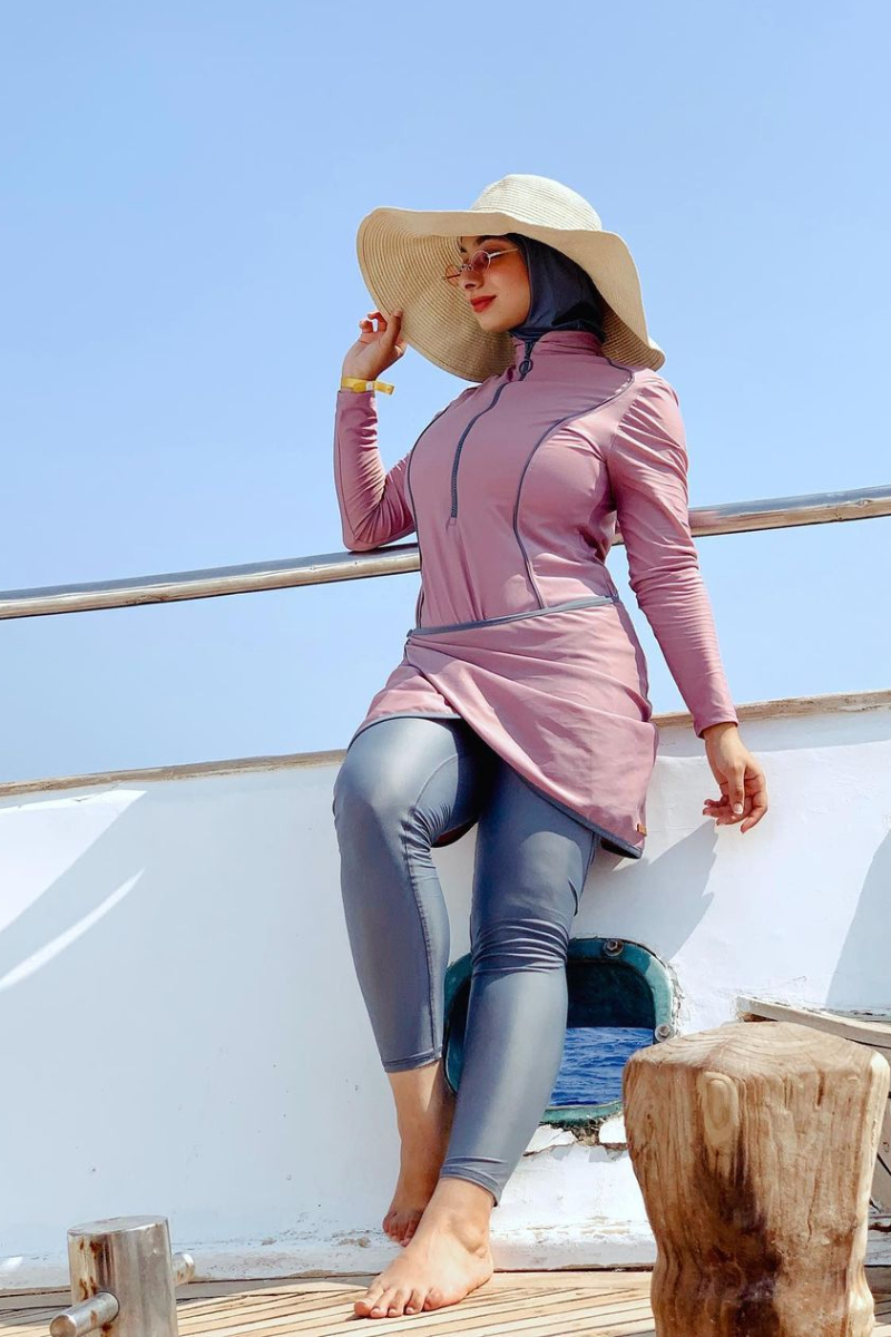 Outfit Hijab Renang dengan Burkini - Dzargon