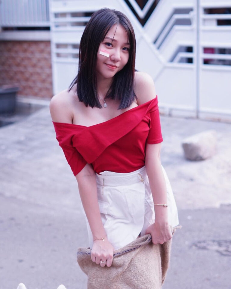 Biodata Jena Dammaya - Selebgram Super Seksi yang Fotonya Diburu Kolektor - Dzargon