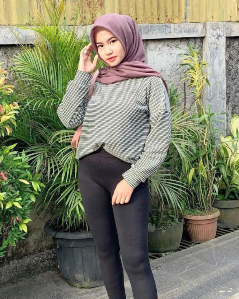 Hijab Legging Ketat Memang Menggoda - Dzargon