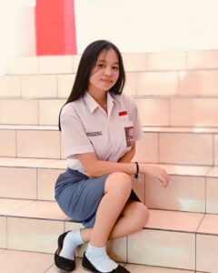 Kenapa Siswi SMA Pamer Paha Mulus dan Rok Mini? - Dzargon