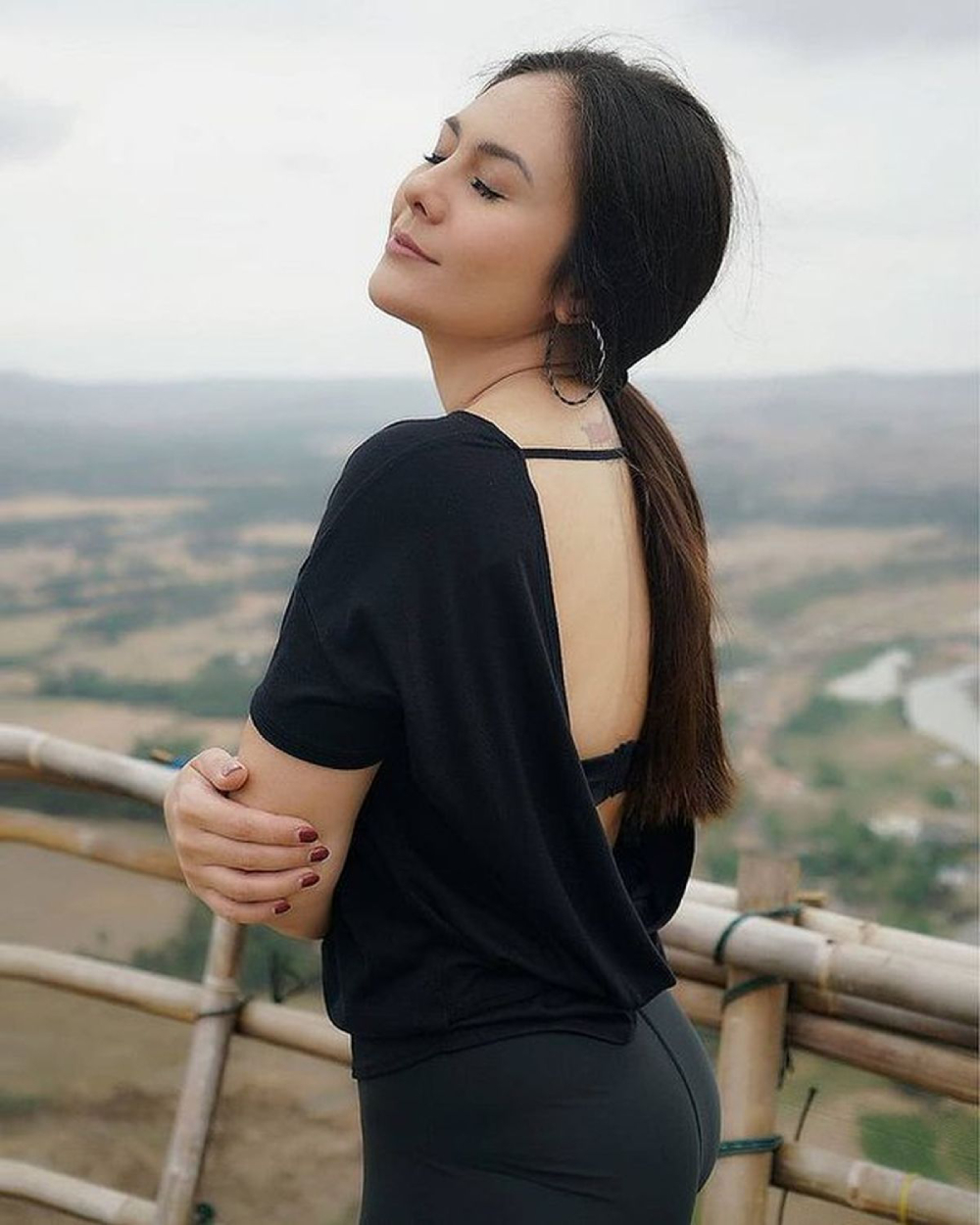 Foto Seksi Wulan Guritno - Dzargon