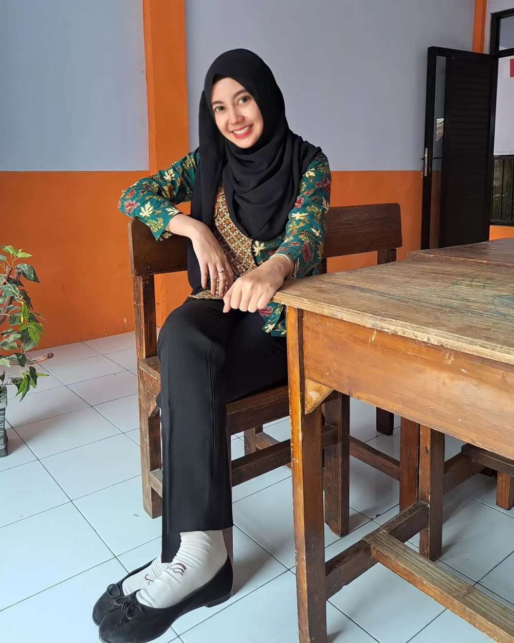 Ayuk Guru Honorer Cantik Mata Pelajaran Tik Yang Bikin Kamu Fokus