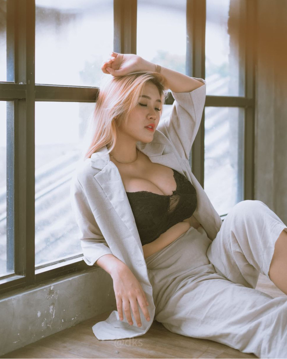 Photoshoot Anastasya Kosasih - Seksi dengan Tema Vintage - Dzargon