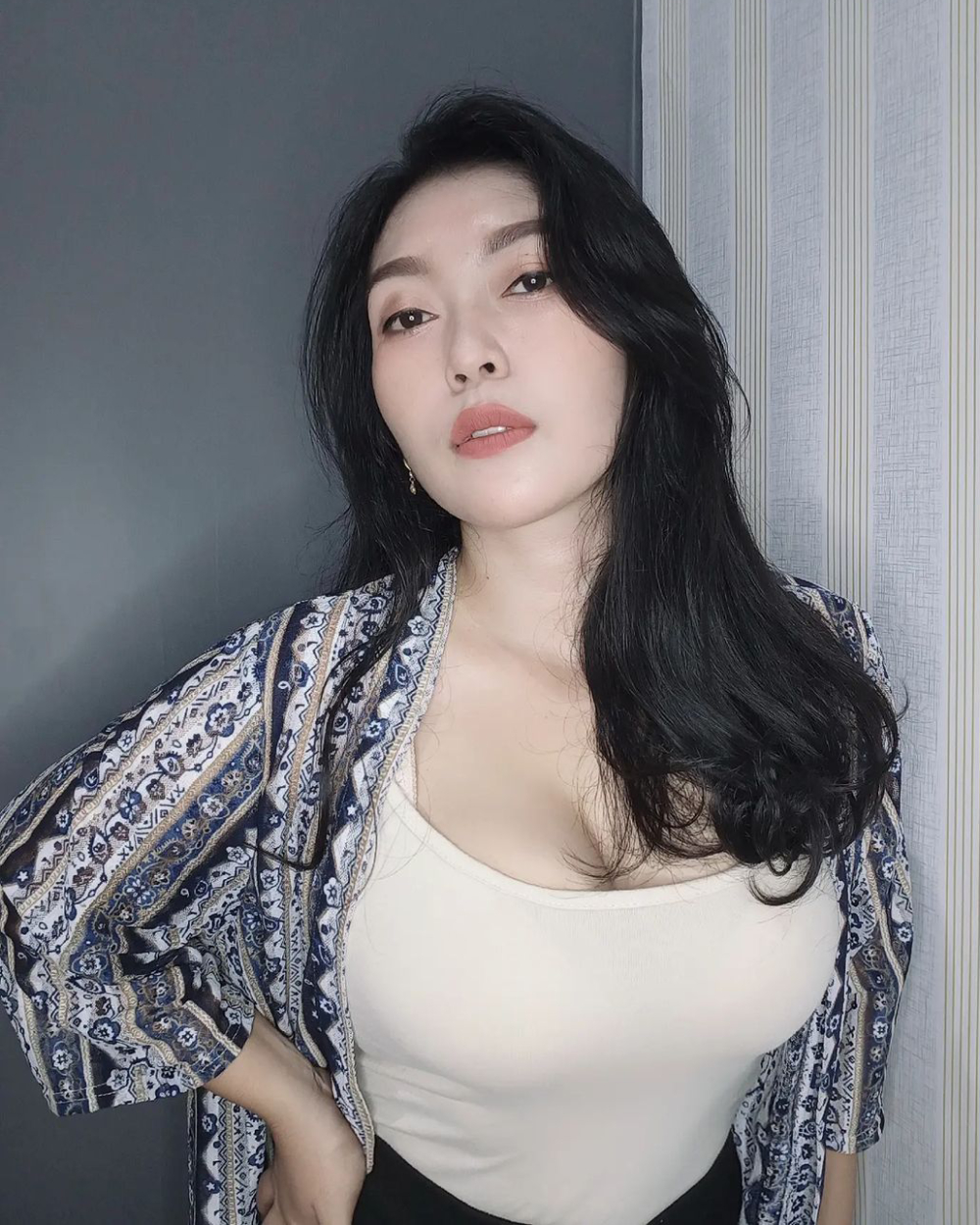 Mery Safitri - Janda Ginsul Manis Asal Surabaya yang Viral di Twitter - Dzargon