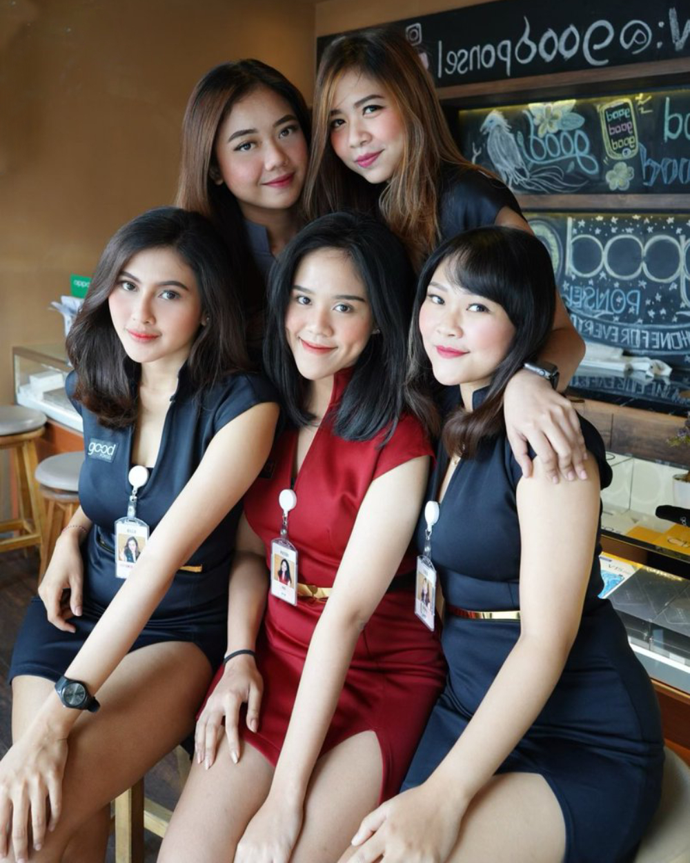 Foto Seksi Angel GoodPonsel - SPG NExt Level yang Doyan Joget TikTok ...