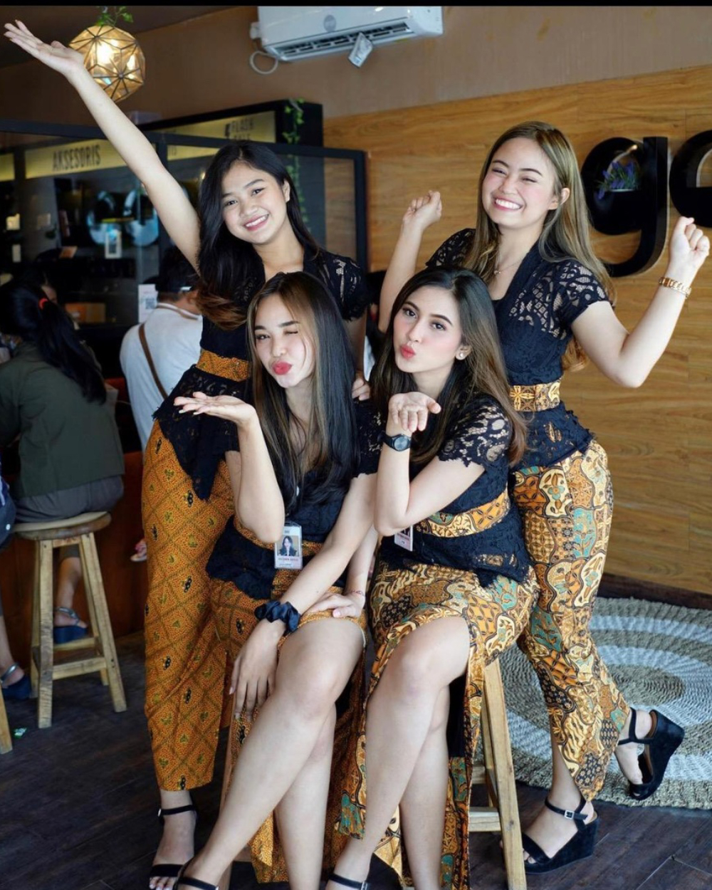 Foto Seksi Angel GoodPonsel - SPG NExt Level yang Doyan Joget TikTok ...