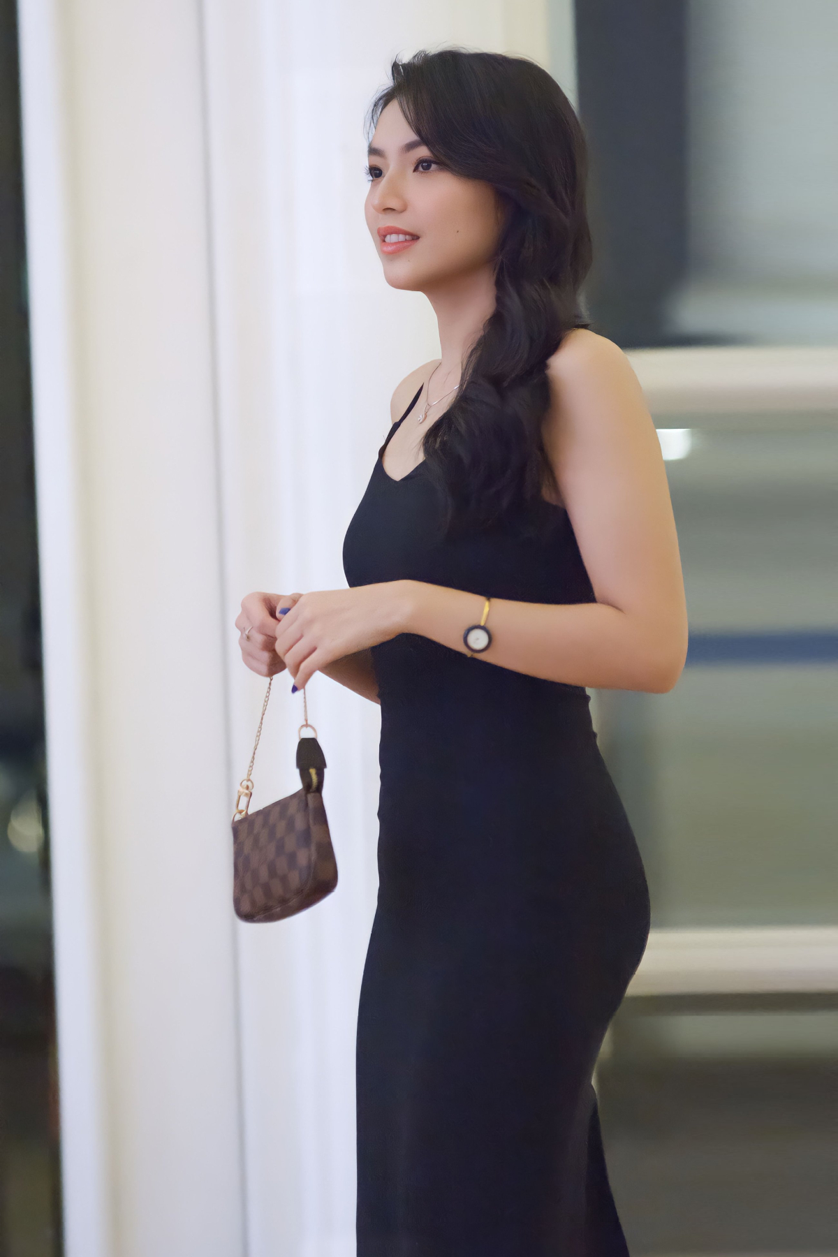 Shania Gracia - Cindo JKT48 Tampil Seksi dan Elegan dengan Midi Black Dress - Dzargon