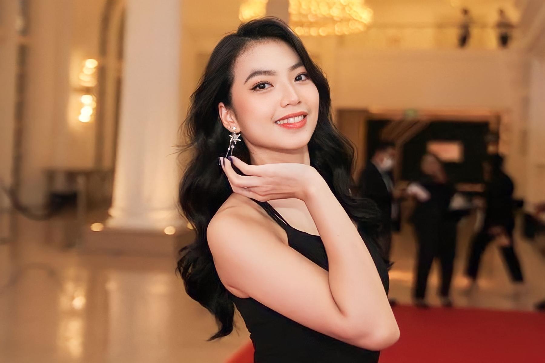 Shania Gracia - Cindo JKT48 Tampil Seksi dan Elegan dengan Midi Black ...