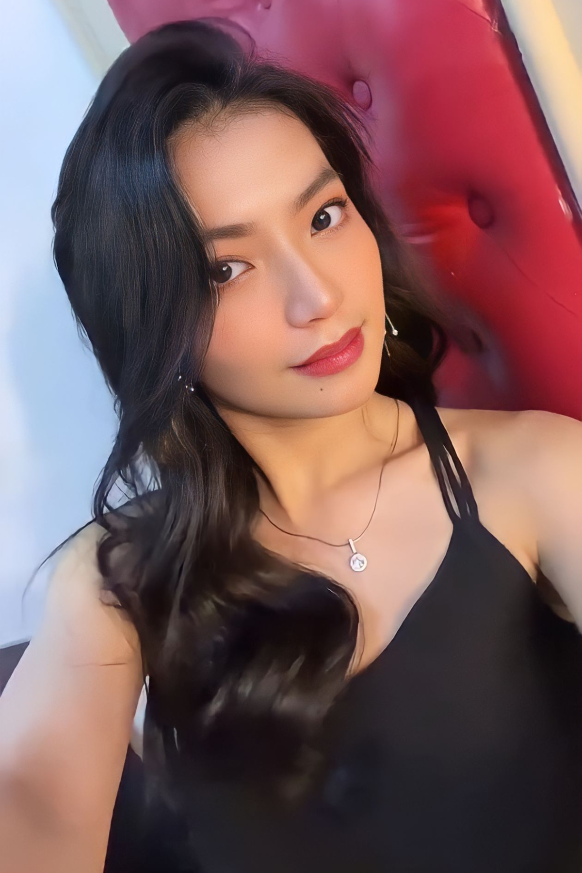Shania Gracia - Cindo JKT48 Tampil Seksi dan Elegan dengan Midi Black Dress - Dzargon