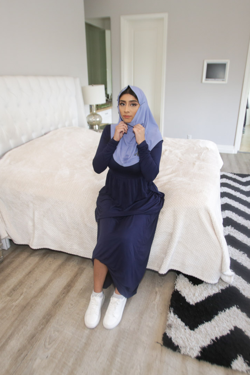Photoshot Hijab Violet Myers dengan Tema My Room - Dzargon