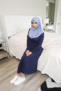 Photoshot Hijab Violet Myers dengan Tema My Room - Dzargon