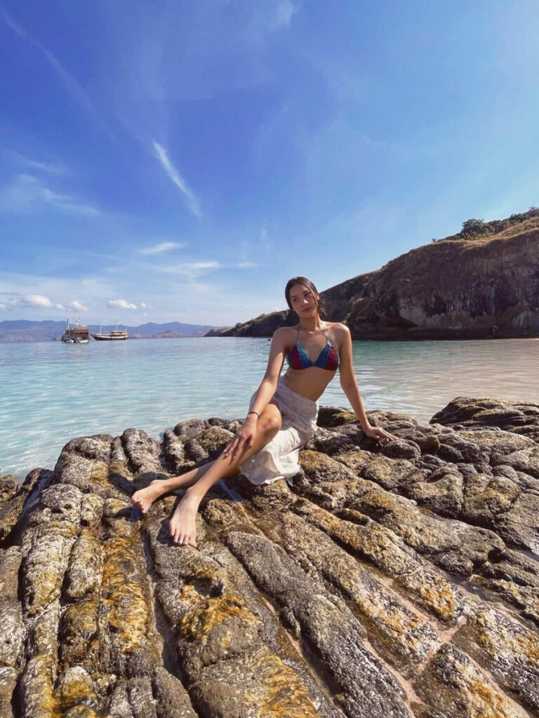 Parade Bikini Anya Geraldine yang Super Seksi - Dzargon