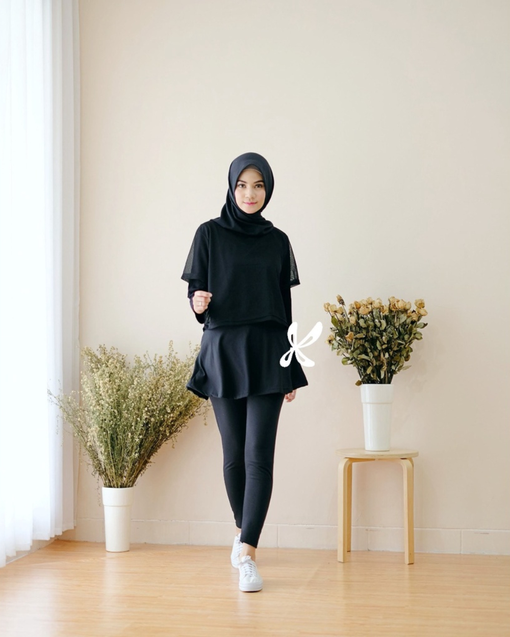 Ide Outfit Jilbab Leging dan Rok Mini Sporty - Dzargon