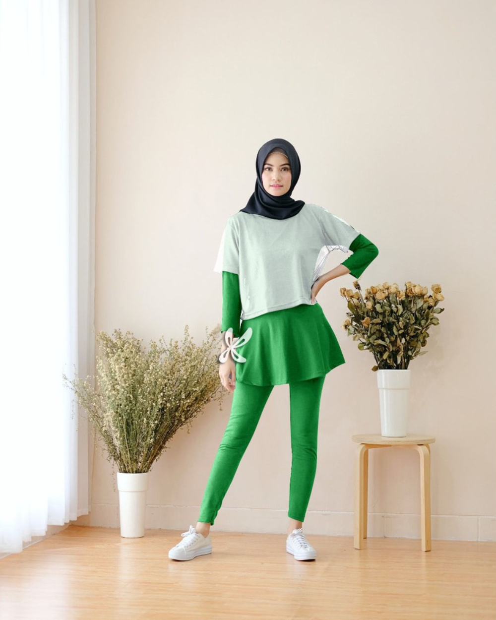 Ide Outfit Jilbab Leging dan Rok Mini Sporty - Dzargon
