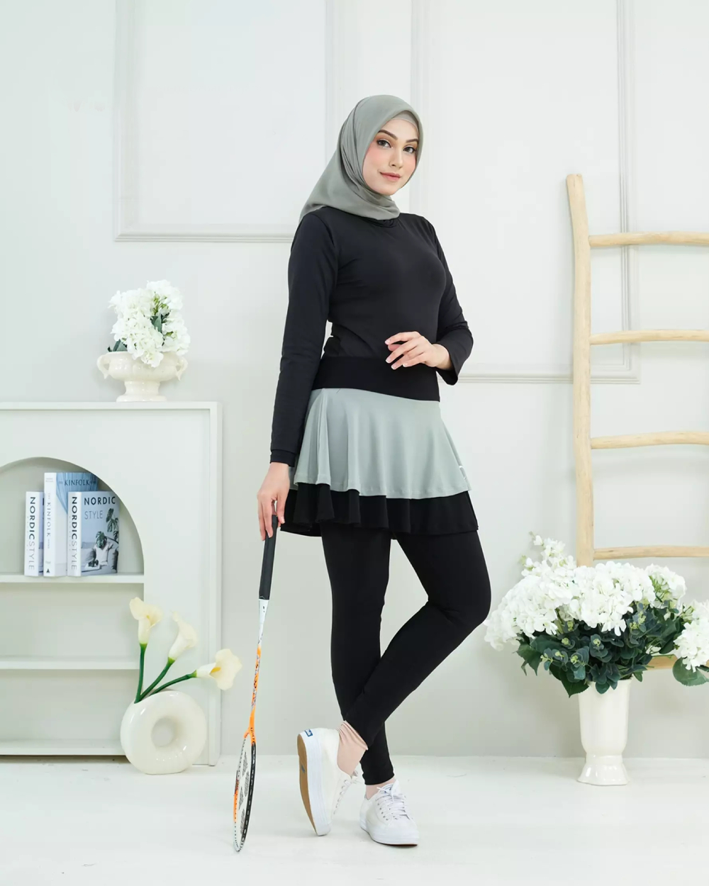 Ide Outfit Jilbab Leging dan Rok Mini Sporty - Dzargon