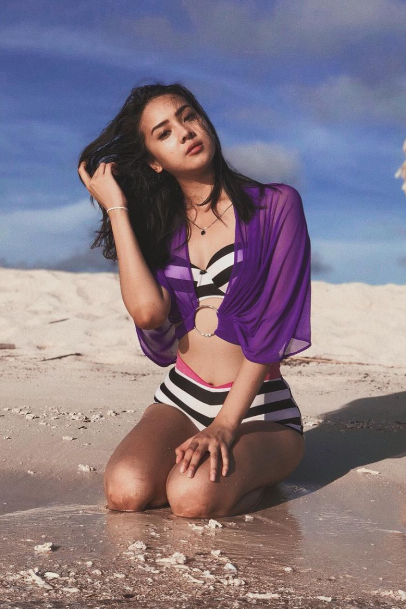 Parade Bikini Seksi Artis - Dzargon