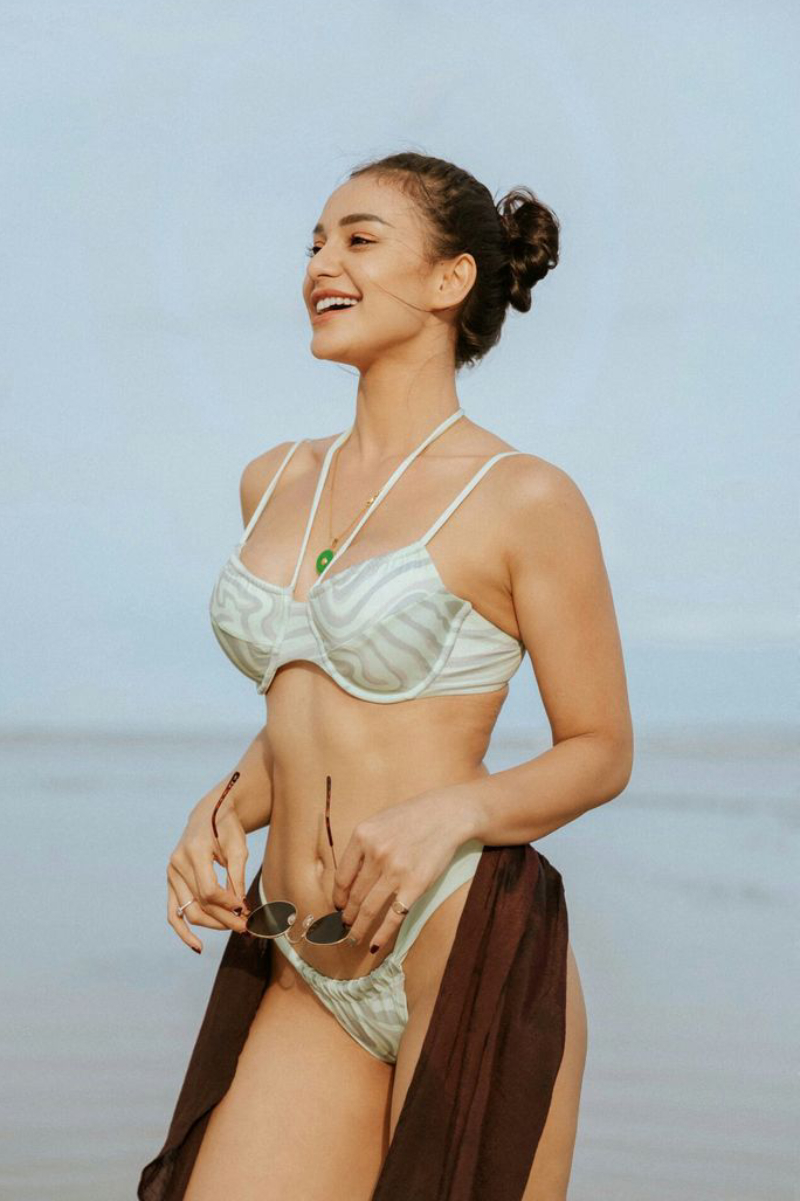 Parade Bikini Seksi Artis - Dzargon