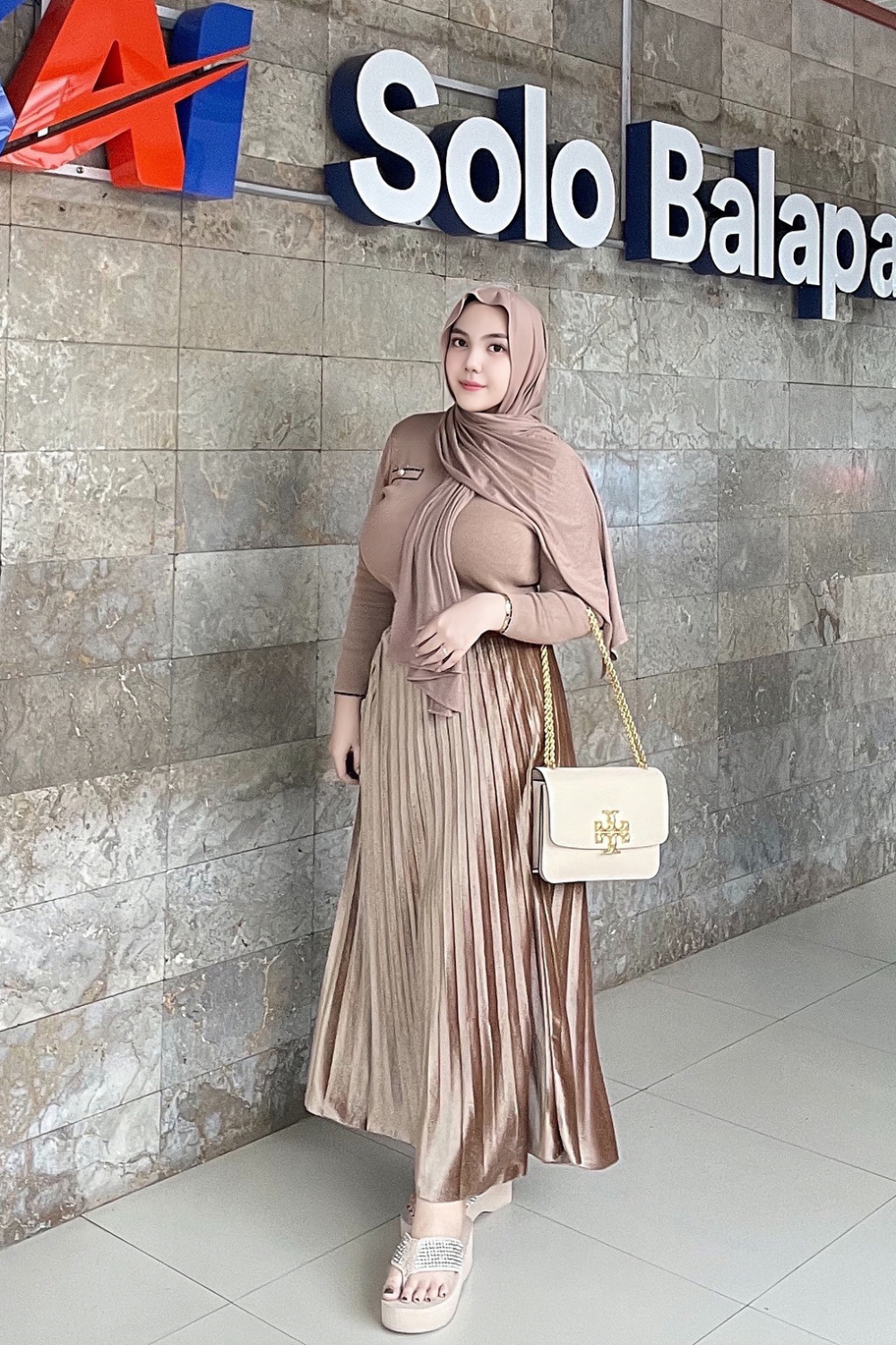 Wulan Indriyani - Selebgram Hijab Yang Super Cantik - Dzargon