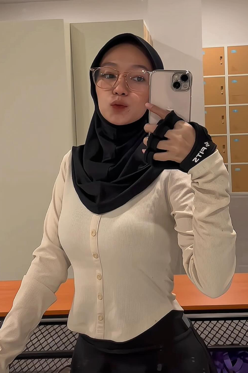 Selfie Miror Viral Fadhila Razak - Dzargon