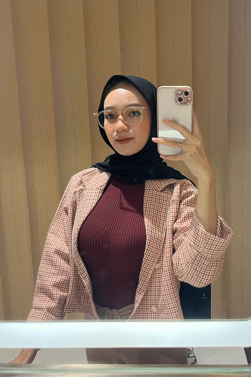 Selfie Miror Viral Fadhila Razak - Dzargon