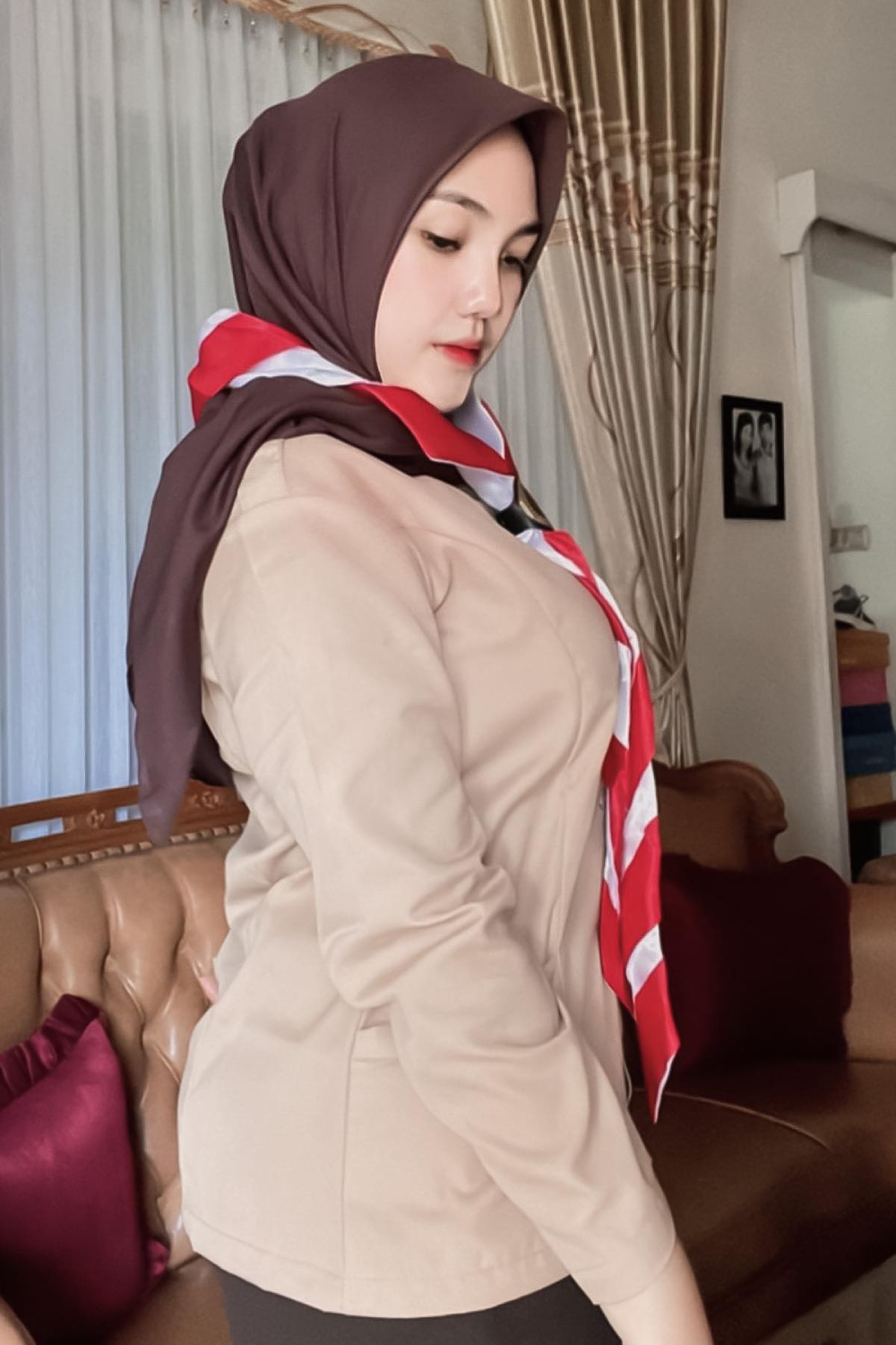 Calon Guru Wulan Indriyani Ternyata Selebgram Hijab - Dzargon