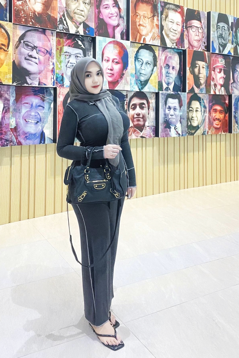 Wulan Indriyani - Selebgram Hijab Yang Super Cantik - Dzargon