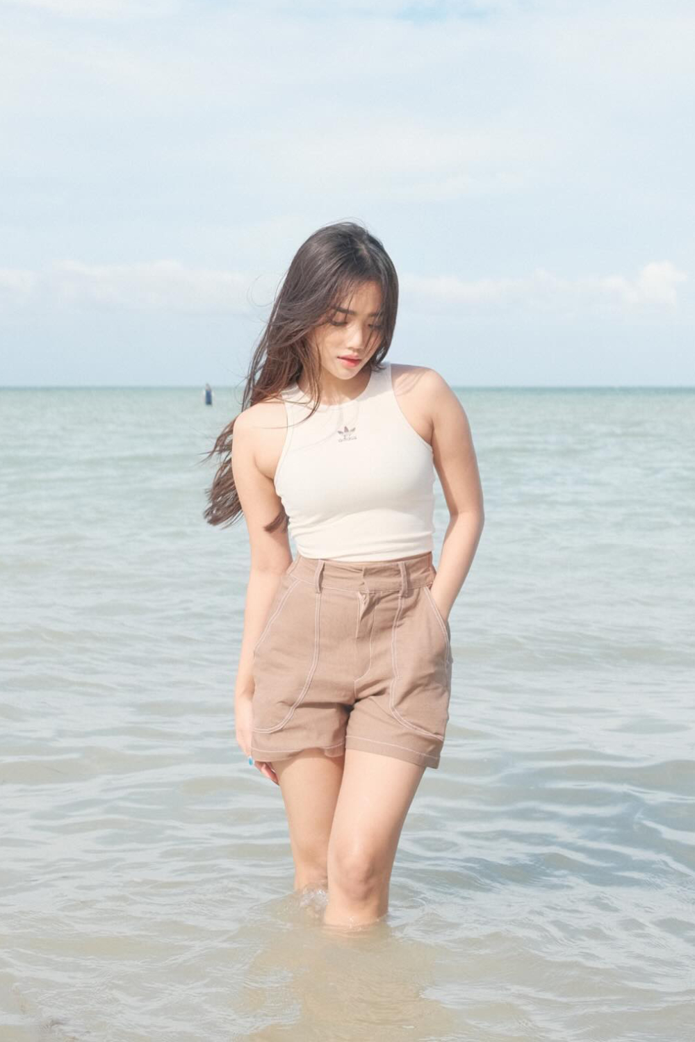 Tanktop Putih Fuji Seksi - Dzargon