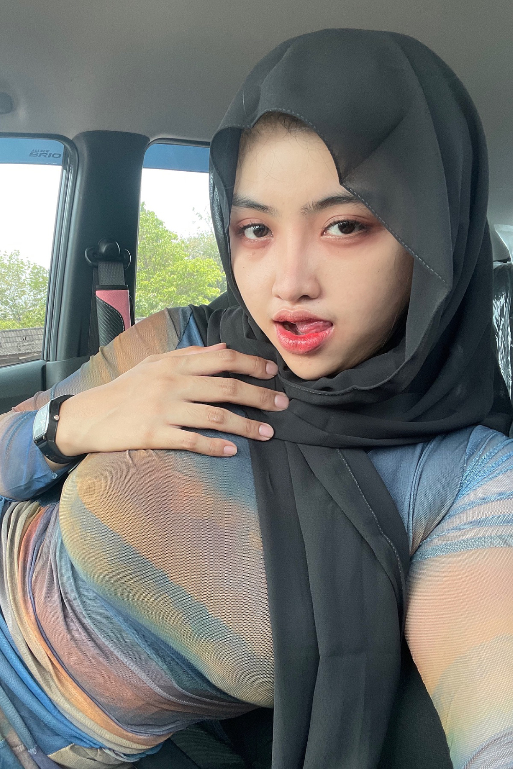 Intip Pose Foto Nadya Novita Sari di IG dan Twitter - Dzargon