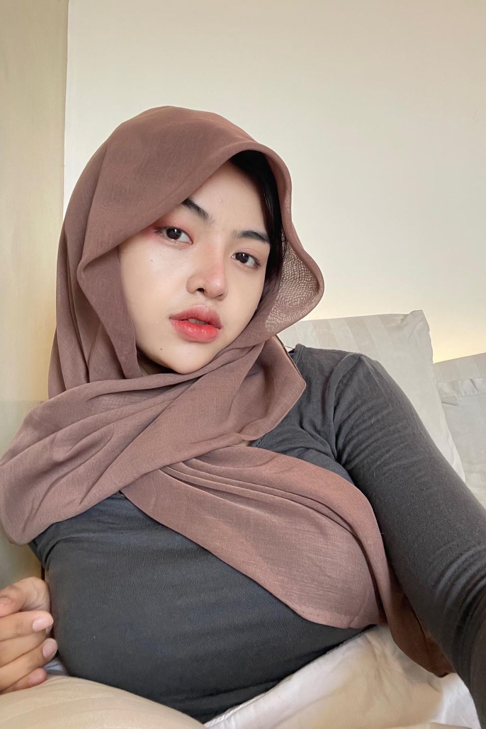 Nadya Novita Sari - Selebgram Hijab yang Maskulin tapi Seksi - Page 2 ...