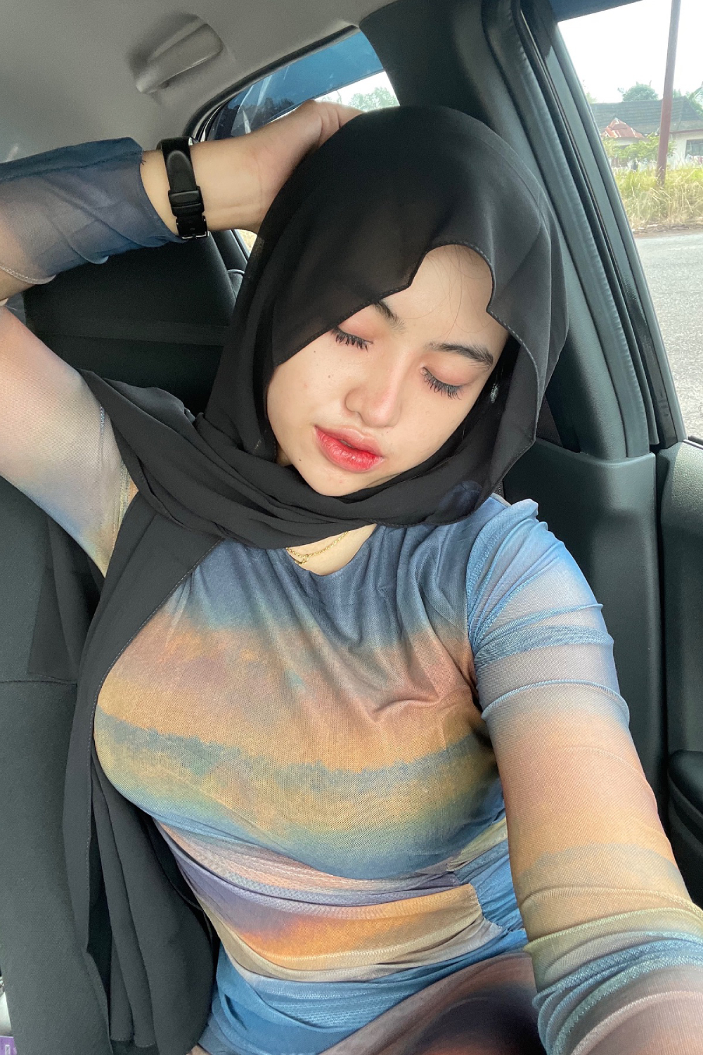 Nadya Novita Sari - Selebgram Hijab yang Maskulin tapi Seksi - Dzargon