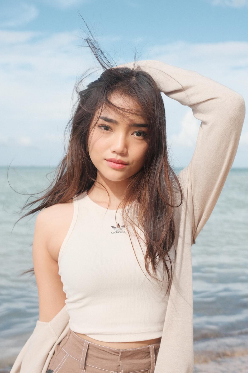 Tanktop Putih Fuji Seksi - Dzargon