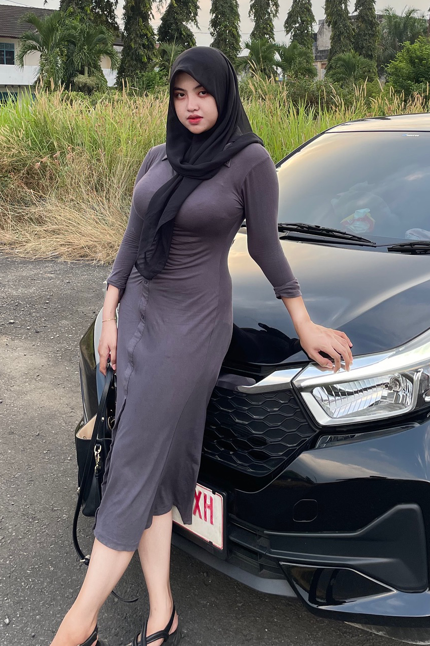 Nadya Novita Sari - Selebgram Hijab yang Maskulin tapi Seksi - Dzargon