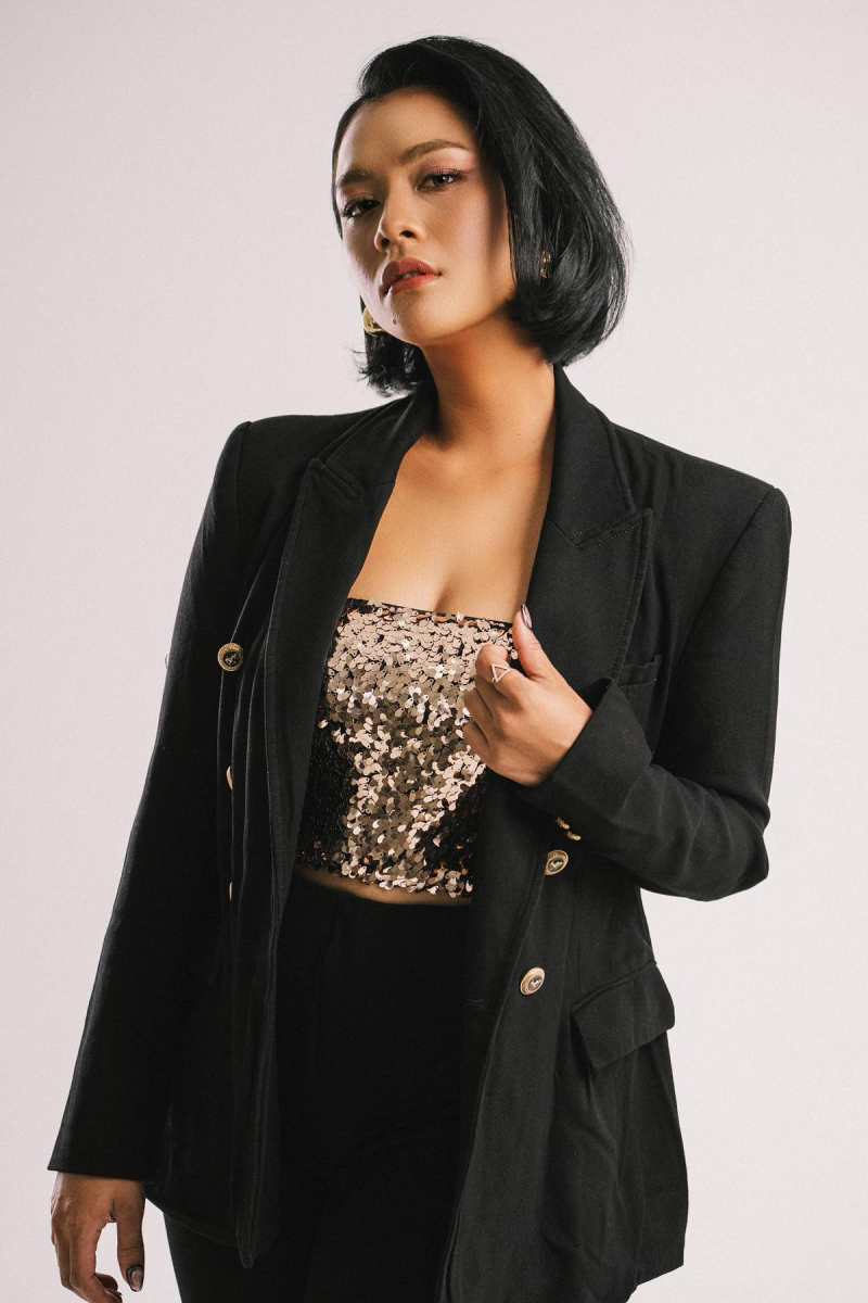 Amelia Manika - DJ Seksi yang Cantiknya Mempesona - Dzargon