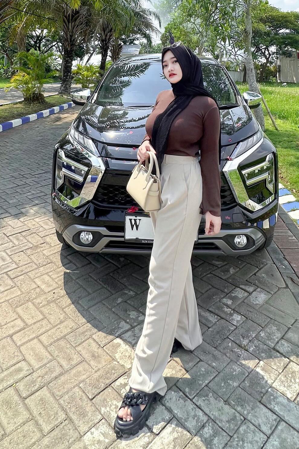 Indah Masula Nur Anisa S.Kom - Selebgram Hijab Cantik yang Suka Tampil Menggoda - Dzargon