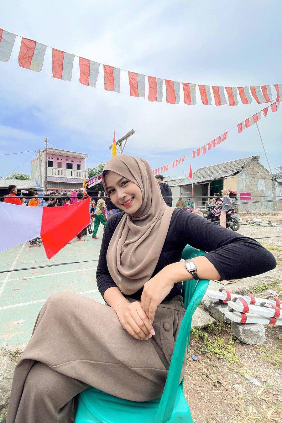 Maharra Ozra - Selebgram Hijab dan Model Karang yang Super Cantik dan Manis - Page 2 of 3 - Dzargon